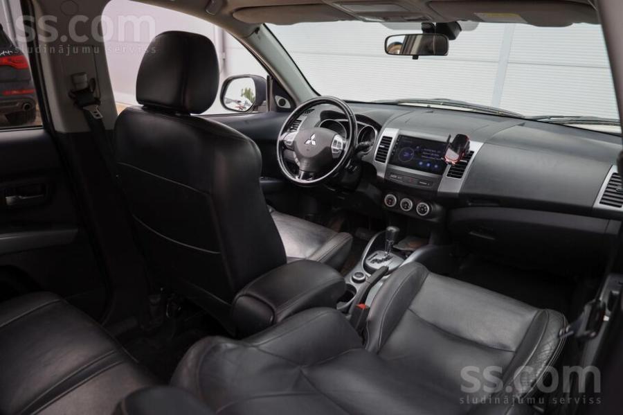 Pelēks Mitsubishi Outlander 2008 Rīga, ar dzinēja tilpumu 2.40 L un nobraukumu 308 tūkst. km par 3495 €, foto 19 vietnē AUTOMOTO.COM.LV