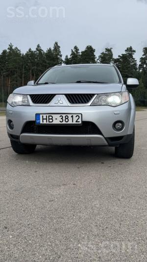 Pelēks Mitsubishi Outlander 2008 Rīga, ar dzinēja tilpumu 2.40 L un nobraukumu 145 tūkst. km par 5200 €, foto  vietnē AUTOMOTO.COM.LV