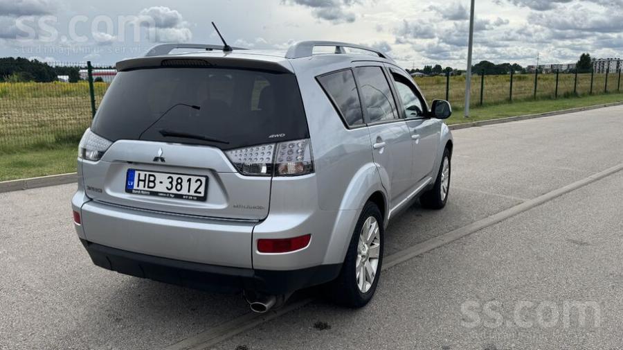 Pelēks Mitsubishi Outlander 2008 Rīga, ar dzinēja tilpumu 2.40 L un nobraukumu 145 tūkst. km par 5200 €, foto 4 vietnē AUTOMOTO.COM.LV