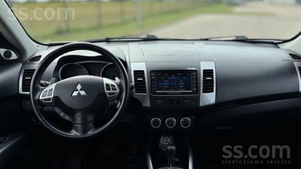 Pelēks Mitsubishi Outlander 2008 Rīga, ar dzinēja tilpumu 2.40 L un nobraukumu 145 tūkst. km par 5200 €, foto 5 vietnē AUTOMOTO.COM.LV