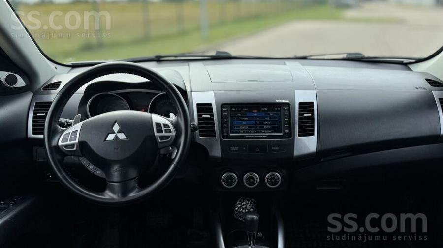 Pelēks Mitsubishi Outlander 2008 Rīga, ar dzinēja tilpumu 2.40 L un nobraukumu 145 tūkst. km par 5200 €, foto 6 vietnē AUTOMOTO.COM.LV
