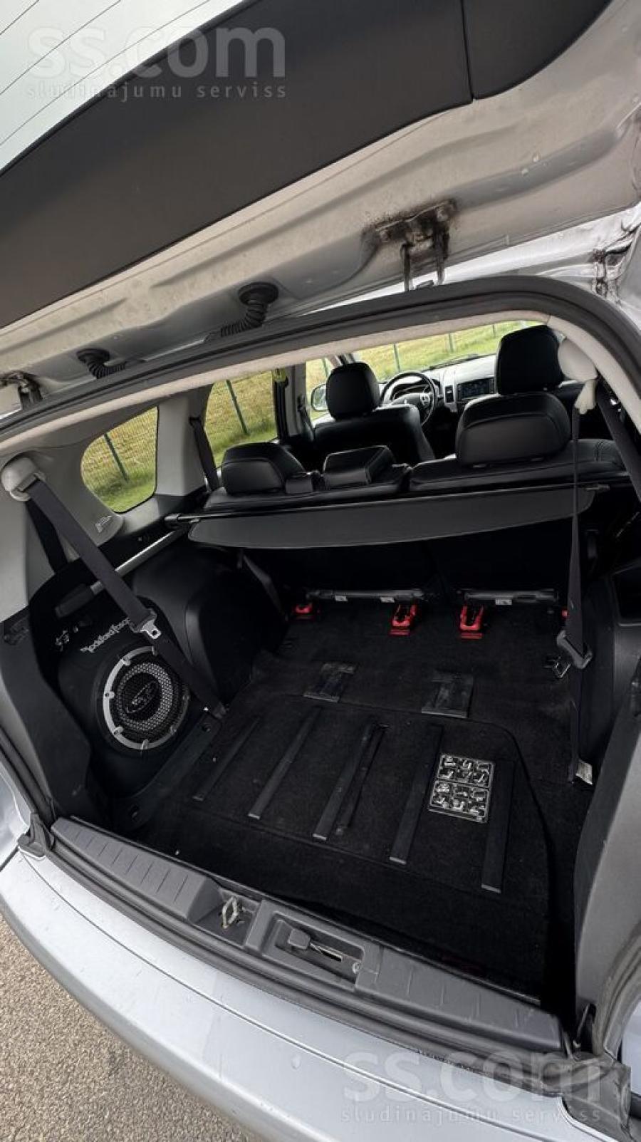 Pelēks Mitsubishi Outlander 2008 Rīga, ar dzinēja tilpumu 2.40 L un nobraukumu 145 tūkst. km par 5200 €, foto 8 vietnē AUTOMOTO.COM.LV