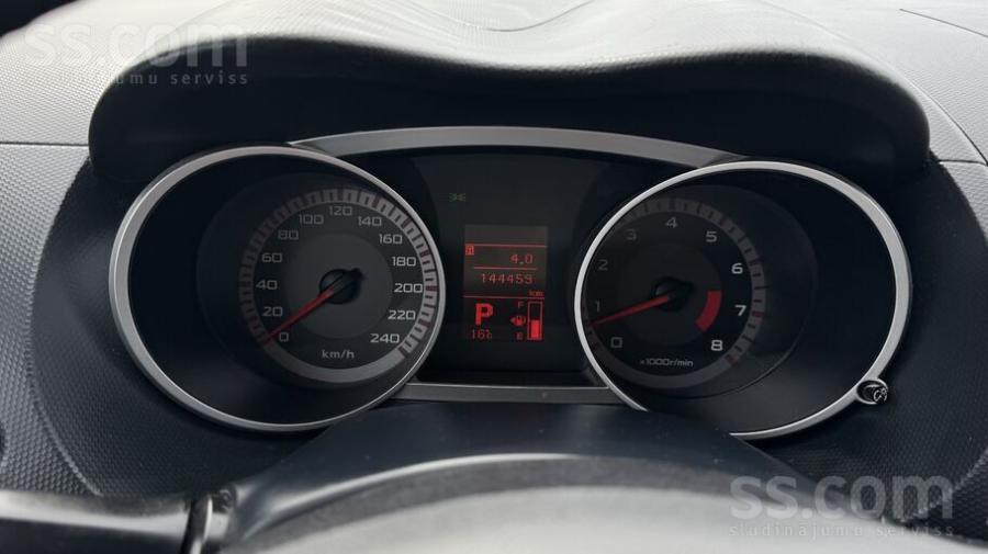 Pelēks Mitsubishi Outlander 2008 Rīga, ar dzinēja tilpumu 2.40 L un nobraukumu 145 tūkst. km par 5200 €, foto 10 vietnē AUTOMOTO.COM.LV