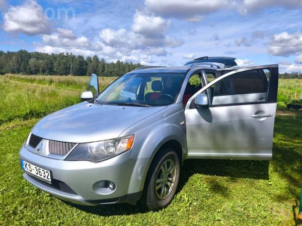Pelēks Mitsubishi Outlander 2008 Alūksne, ar dzinēja tilpumu 2.00 L un nobraukumu 276 tūkst. km par 3500 €, foto 4 vietnē AUTOMOTO.COM.LV