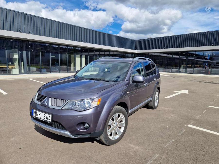 Grey Mitsubishi Outlander 2008 in Kaunas, with an engine capacity of 2.18 L and mileage of 240 thousand km for 4500 €, photo 1 on AUTOMOTO.COM.LV