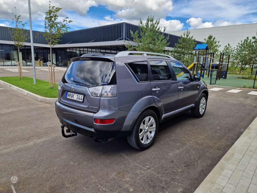 Grey Mitsubishi Outlander 2008 in Kaunas, with an engine capacity of 2.18 L and mileage of 240 thousand km for 4500 €, photo 3 on AUTOMOTO.COM.LV