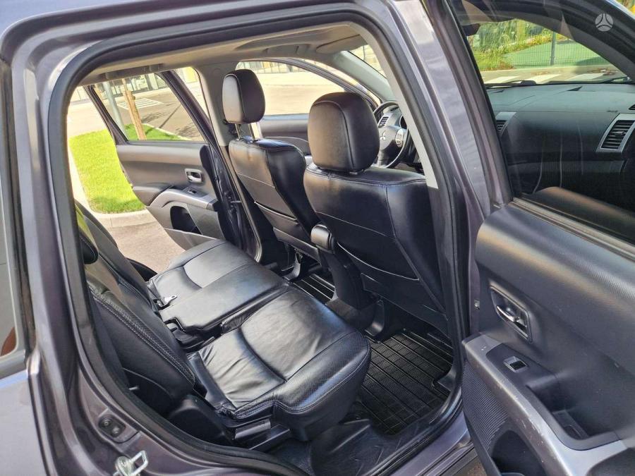 Grey Mitsubishi Outlander 2008 in Kaunas, with an engine capacity of 2.18 L and mileage of 240 thousand km for 4500 €, photo 15 on AUTOMOTO.COM.LV