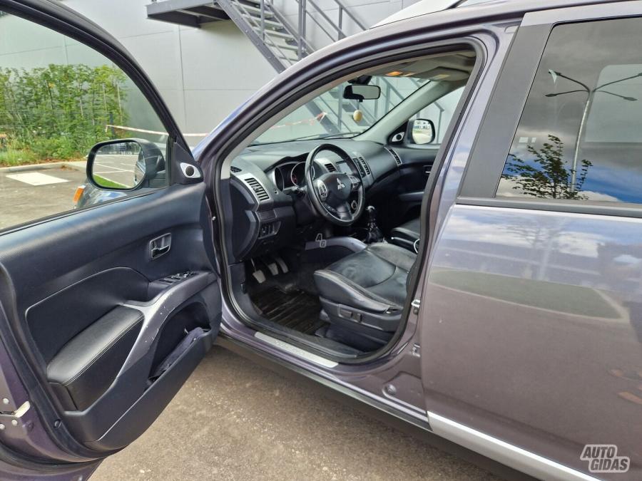 Pelēks Mitsubishi Outlander 2008 Kauņa, ar dzinēja tilpumu 2.20 L un nobraukumu 241 tūkst. km par 4500 €, foto 9 vietnē AUTOMOTO.COM.LV