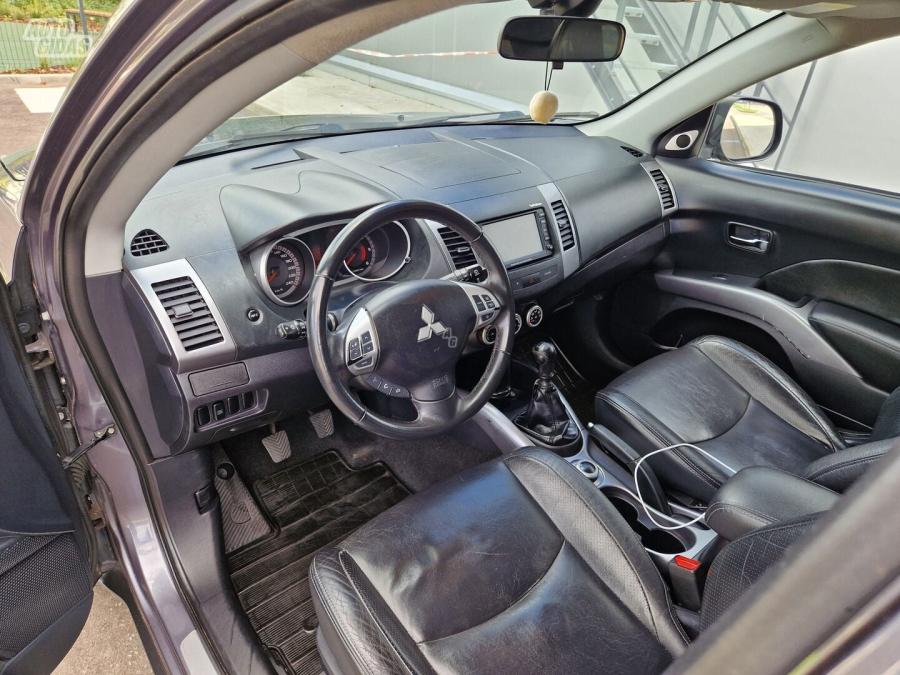 Pelēks Mitsubishi Outlander 2008 Kauņa, ar dzinēja tilpumu 2.20 L un nobraukumu 241 tūkst. km par 4500 €, foto 11 vietnē AUTOMOTO.COM.LV
