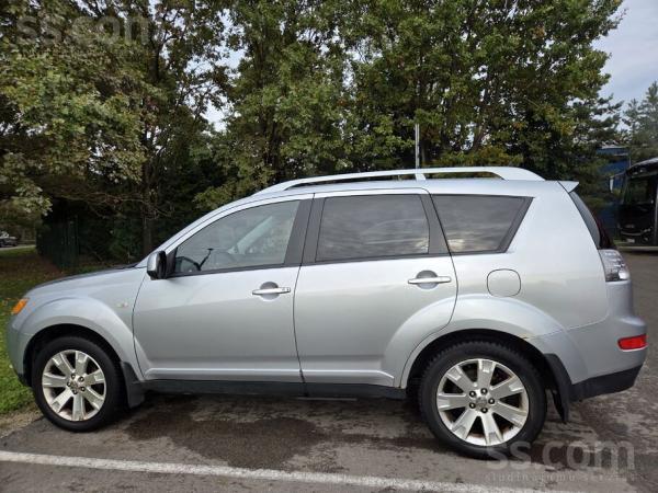 Mitsubishi Outlander 2008 Rīga vietnē Pelēks Mitsubishi Outlander 2008 Rīga, ar dzinēja tilpumu 2.40 L un nobraukumu 294 tūkst. km par 3000 €, foto 1 vietnē AUTOMOTO.COM.LV