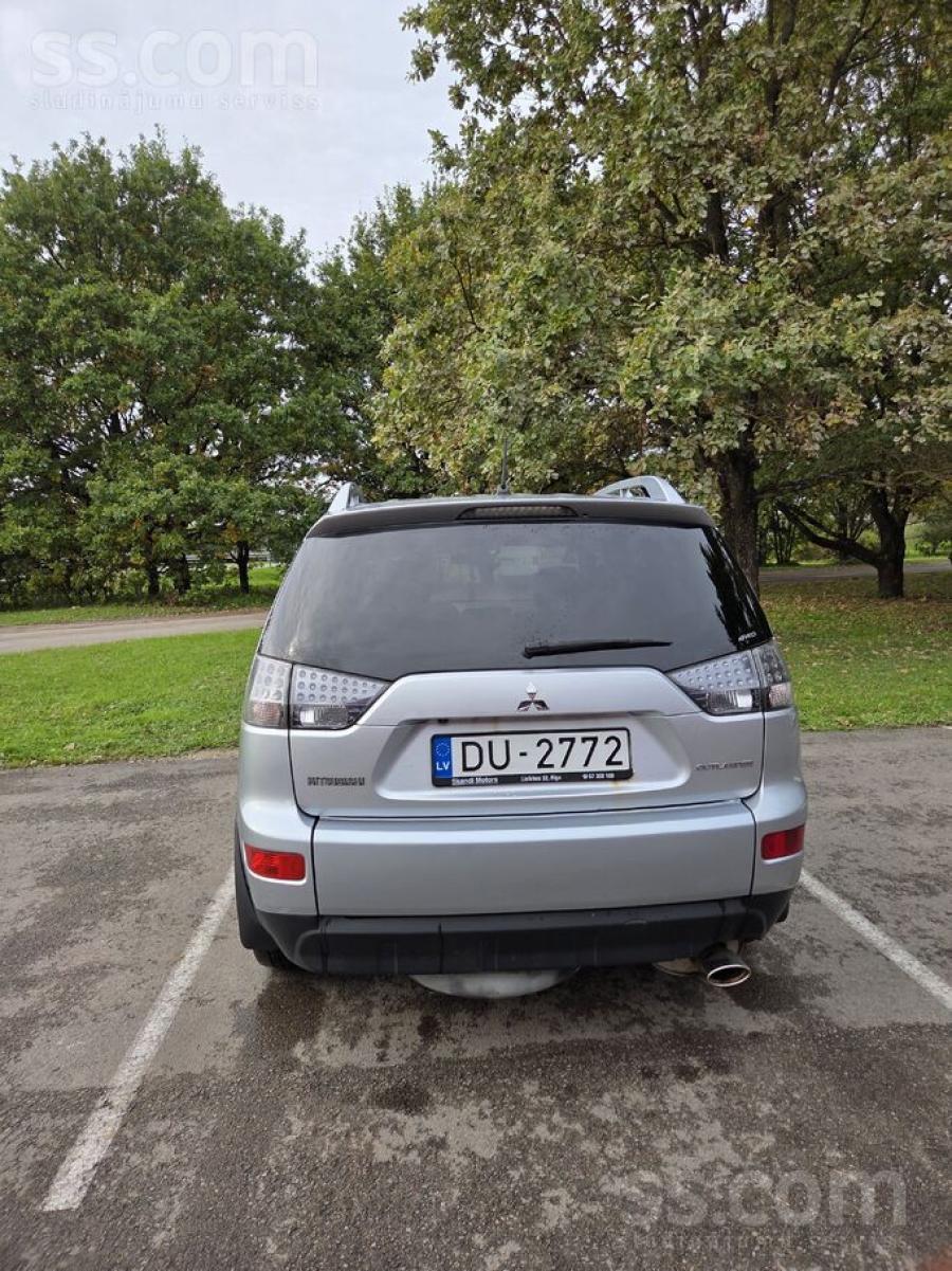 Pelēks Mitsubishi Outlander 2008 Rīga, ar dzinēja tilpumu 2.40 L un nobraukumu 294 tūkst. km par 3000 €, foto 3 vietnē AUTOMOTO.COM.LV