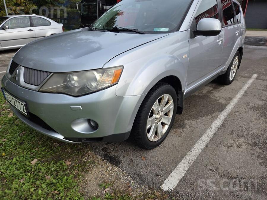 Pelēks Mitsubishi Outlander 2008 Rīga, ar dzinēja tilpumu 2.40 L un nobraukumu 294 tūkst. km par 3000 €, foto 4 vietnē AUTOMOTO.COM.LV