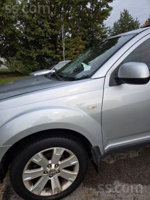 Pelēks Mitsubishi Outlander 2008 Rīga, ar dzinēja tilpumu 2.40 L un nobraukumu 294 tūkst. km par 3000 €, foto 6 vietnē AUTOMOTO.COM.LV