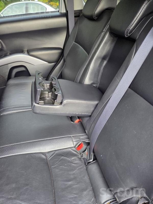 Mitsubishi Outlander 2008 Rīga vietnē Pelēks Mitsubishi Outlander 2008 Rīga, ar dzinēja tilpumu 2.40 L un nobraukumu 294 tūkst. km par 3000 €, foto 7 vietnē AUTOMOTO.COM.LV