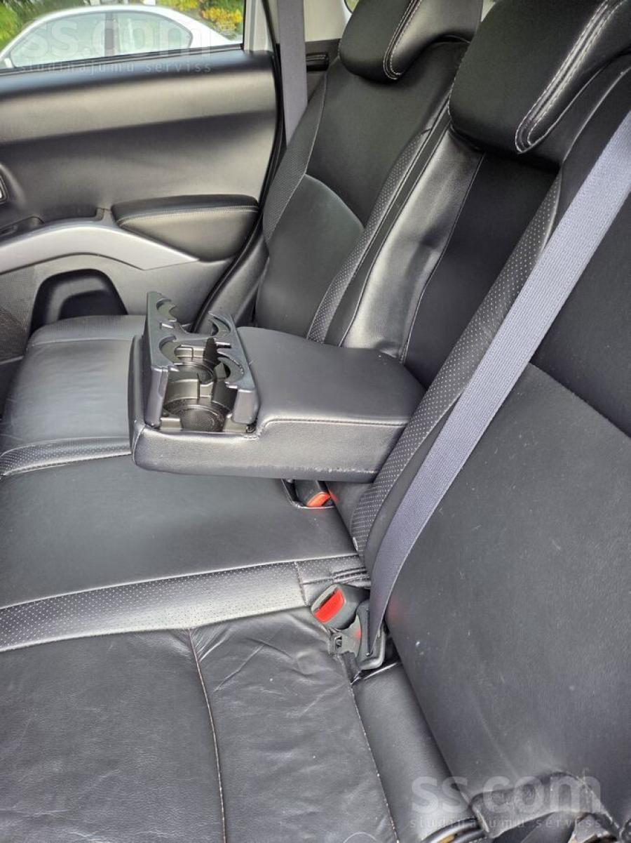 Pelēks Mitsubishi Outlander 2008 Rīga, ar dzinēja tilpumu 2.40 L un nobraukumu 294 tūkst. km par 3000 €, foto 7 vietnē AUTOMOTO.COM.LV