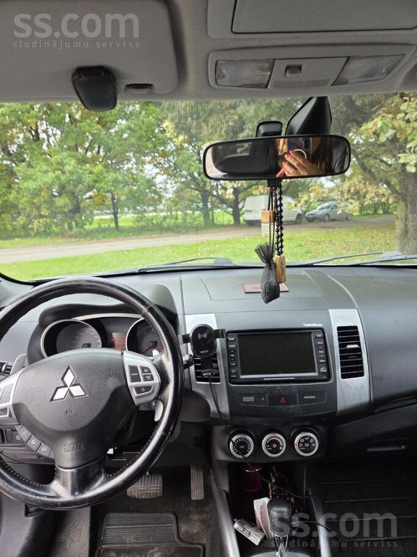 Mitsubishi Outlander 2008 Rīga vietnē Pelēks Mitsubishi Outlander 2008 Rīga, ar dzinēja tilpumu 2.40 L un nobraukumu 294 tūkst. km par 3000 €, foto 8 vietnē AUTOMOTO.COM.LV
