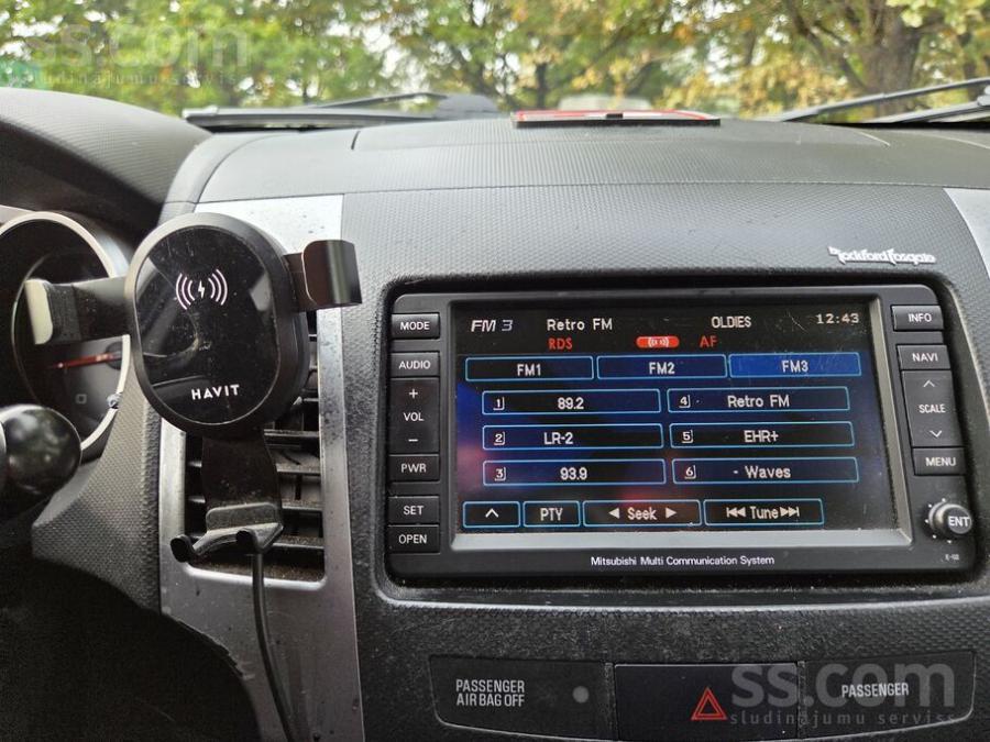 Pelēks Mitsubishi Outlander 2008 Rīga, ar dzinēja tilpumu 2.40 L un nobraukumu 294 tūkst. km par 3000 €, foto 9 vietnē AUTOMOTO.COM.LV