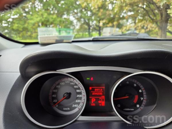 Mitsubishi Outlander 2008 Rīga vietnē Pelēks Mitsubishi Outlander 2008 Rīga, ar dzinēja tilpumu 2.40 L un nobraukumu 294 tūkst. km par 3000 €, foto 10 vietnē AUTOMOTO.COM.LV