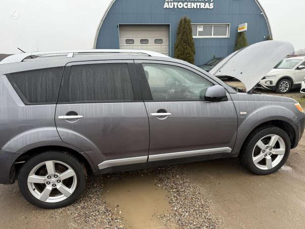 Grey Mitsubishi Outlander 2009 in Jurbarkas, with an engine capacity of 2.20 L and mileage of 277 thousand km for 2699 €, photo 7 on AUTOMOTO.COM.LV