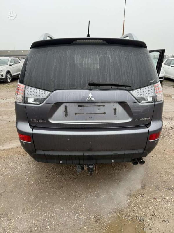 Grey Mitsubishi Outlander 2009 in Jurbarkas, with an engine capacity of 2.20 L and mileage of 277 thousand km for 2699 €, photo 8 on AUTOMOTO.COM.LV
