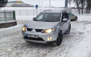 Grey Mitsubishi Outlander 2009 in Panevezys, with an engine capacity of 2.40 L and mileage of 255 thousand km for 3500 €, photo 3 on AUTOMOTO.COM.LV