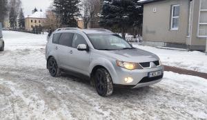 Grey Mitsubishi Outlander 2009 in Panevezys, with an engine capacity of 2.40 L and mileage of 255 thousand km for 3500 €, photo 9 on AUTOMOTO.COM.LV