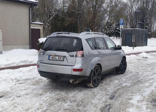Grey Mitsubishi Outlander 2009 in Panevezys, with an engine capacity of 2.40 L and mileage of 255 thousand km for 3500 €, photo 10 on AUTOMOTO.COM.LV