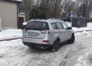 Grey Mitsubishi Outlander 2009 in Panevezys, with an engine capacity of 2.40 L and mileage of 255 thousand km for 3500 €, photo 10 on AUTOMOTO.COM.LV