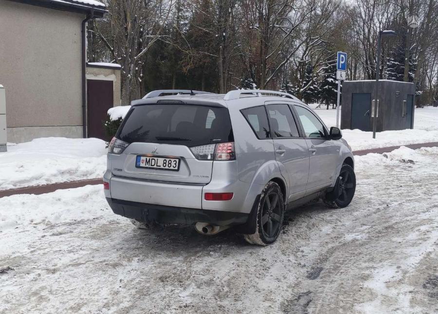 Серый Мицубиси Аутлендер 2009 в Паневежис, объемом двигателя 2.39 л и пробегом 256 тыс. км за 3300 €, фото 2 на AUTOMOTO.COM.LV