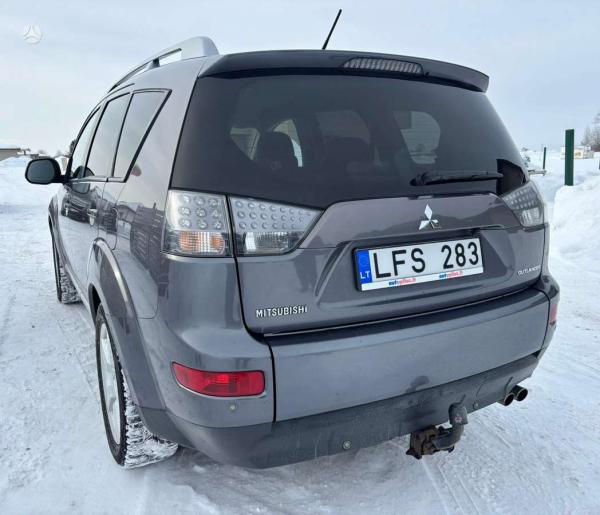 Grey Mitsubishi Outlander 2009 in Siauliai, with an engine capacity of 1.97 L and mileage of 275 thousand km for 3500 €, photo 4 on AUTOMOTO.COM.LV