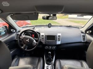 Grey Mitsubishi Outlander 2009 in Siauliai, with an engine capacity of 2.00 L and mileage of 275 thousand km for 4250 €, photo 4 on AUTOMOTO.COM.LV