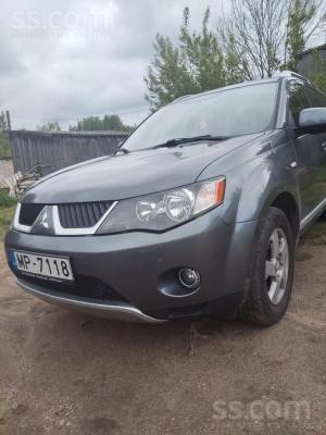Pelēks Mitsubishi Outlander 2009 Daugavpils, ar dzinēja tilpumu 2.00 L un nobraukumu 283 tūkst. km par 3200 €, foto  vietnē AUTOMOTO.COM.LV