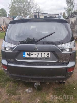 Pelēks Mitsubishi Outlander 2009 Daugavpils, ar dzinēja tilpumu 2.00 L un nobraukumu 283 tūkst. km par 3200 €, foto 3 vietnē AUTOMOTO.COM.LV