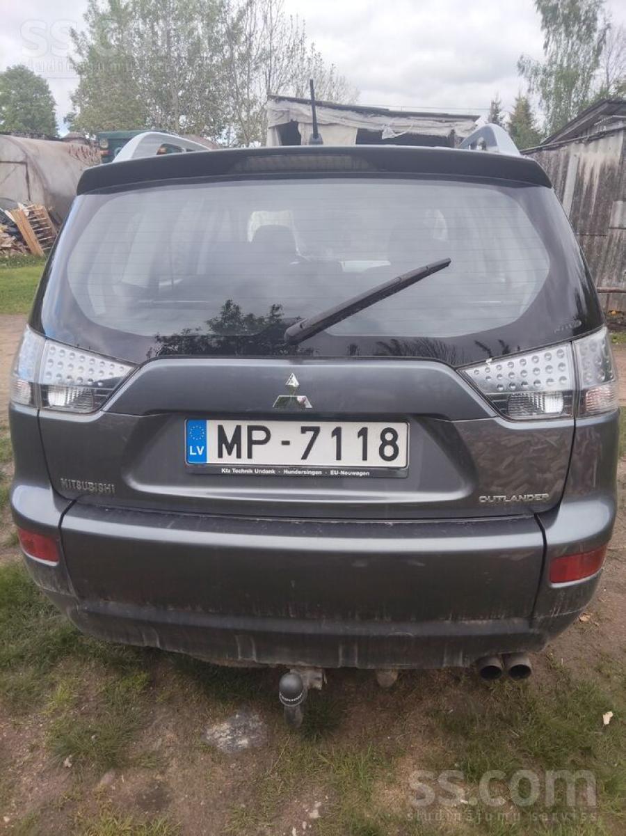 Pelēks Mitsubishi Outlander 2009 Daugavpils, ar dzinēja tilpumu 2.00 L un nobraukumu 283 tūkst. km par 3200 €, foto 3 vietnē AUTOMOTO.COM.LV