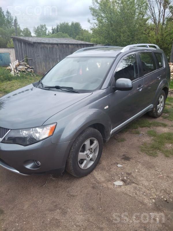 Pelēks Mitsubishi Outlander 2009 Daugavpils, ar dzinēja tilpumu 2.00 L un nobraukumu 283 tūkst. km par 3200 €, foto 3 vietnē AUTOMOTO.COM.LV