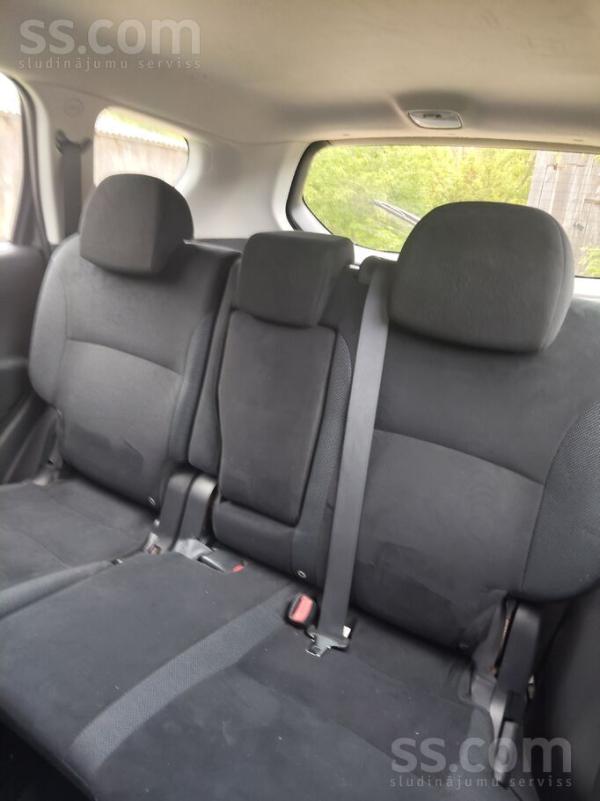 Pelēks Mitsubishi Outlander 2009 Daugavpils, ar dzinēja tilpumu 2.00 L un nobraukumu 283 tūkst. km par 3200 €, foto 5 vietnē AUTOMOTO.COM.LV