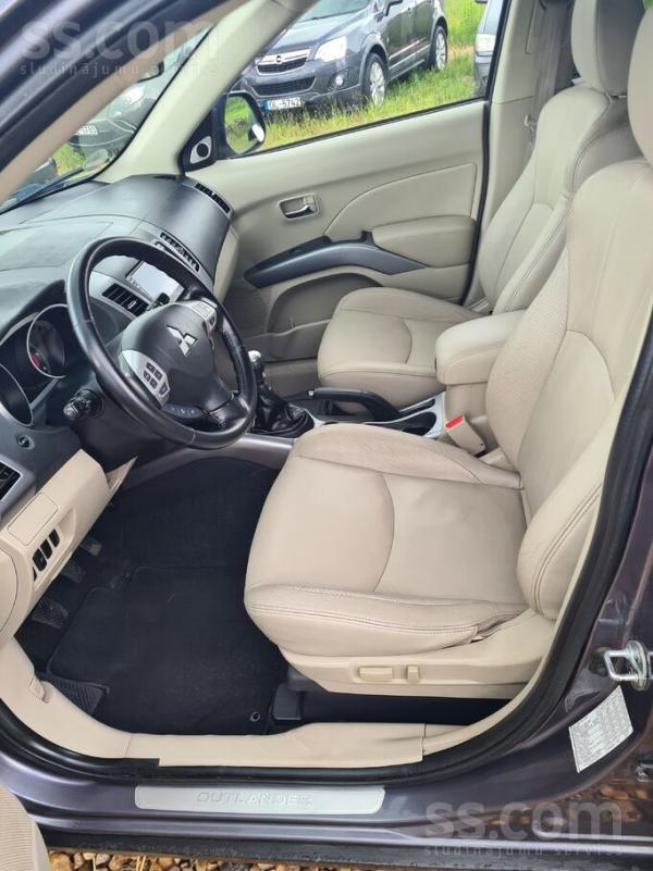 Grey Mitsubishi Outlander 2009 in Ludza, with an engine capacity of 2.20 L and mileage of 0 thousand km for 5250 €, photo 9 on AUTOMOTO.COM.LV