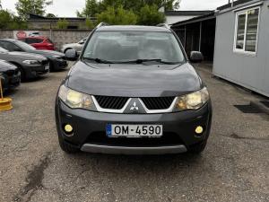 Grey Mitsubishi Outlander 2009 in Daugavpils, with an engine capacity of 2.20 L and mileage of 253 thousand km for 4300 €, photo 3 on AUTOMOTO.COM.LV