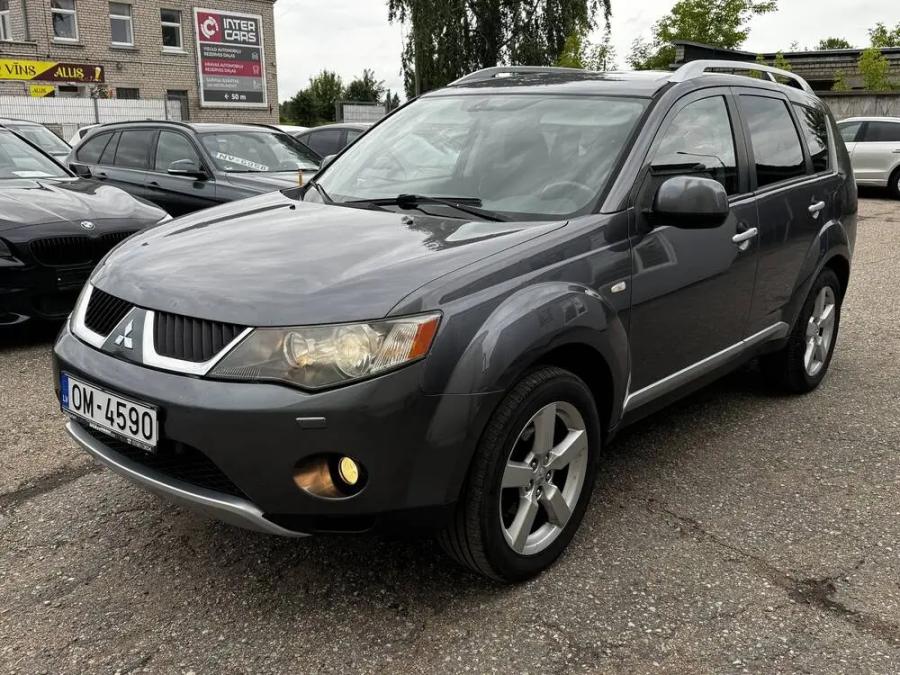 Grey Mitsubishi Outlander 2009 in Daugavpils, with an engine capacity of 2.20 L and mileage of 253 thousand km for 4300 €, photo 4 on AUTOMOTO.COM.LV