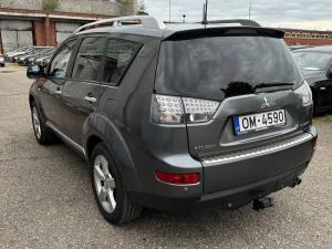 Grey Mitsubishi Outlander 2009 in Daugavpils, with an engine capacity of 2.20 L and mileage of 253 thousand km for 4300 €, photo 5 on AUTOMOTO.COM.LV