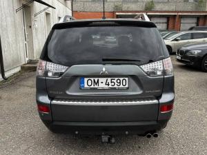 Grey Mitsubishi Outlander 2009 in Daugavpils, with an engine capacity of 2.20 L and mileage of 253 thousand km for 4300 €, photo 6 on AUTOMOTO.COM.LV