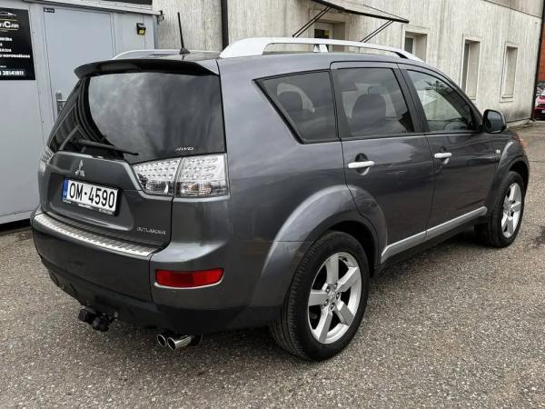 Pelēks Mitsubishi Outlander 2009 Daugavpils, ar dzinēja tilpumu 2.20 L un nobraukumu 253 tūkst. km par 4300 €, foto 6 vietnē AUTOMOTO.COM.LV