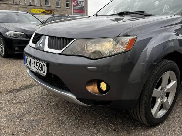 Pelēks Mitsubishi Outlander 2009 Daugavpils, ar dzinēja tilpumu 2.20 L un nobraukumu 253 tūkst. km par 4300 €, foto 9 vietnē AUTOMOTO.COM.LV