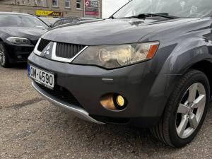 Grey Mitsubishi Outlander 2009 in Daugavpils, with an engine capacity of 2.20 L and mileage of 253 thousand km for 4300 €, photo 10 on AUTOMOTO.COM.LV