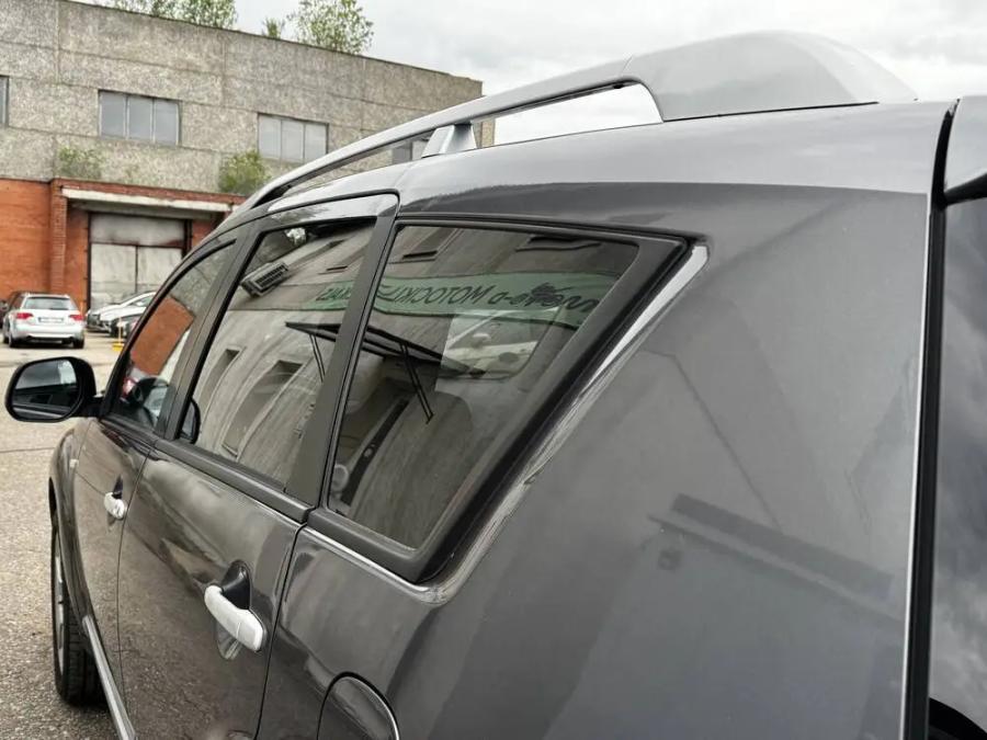 Grey Mitsubishi Outlander 2009 in Daugavpils, with an engine capacity of 2.20 L and mileage of 253 thousand km for 4300 €, photo 14 on AUTOMOTO.COM.LV