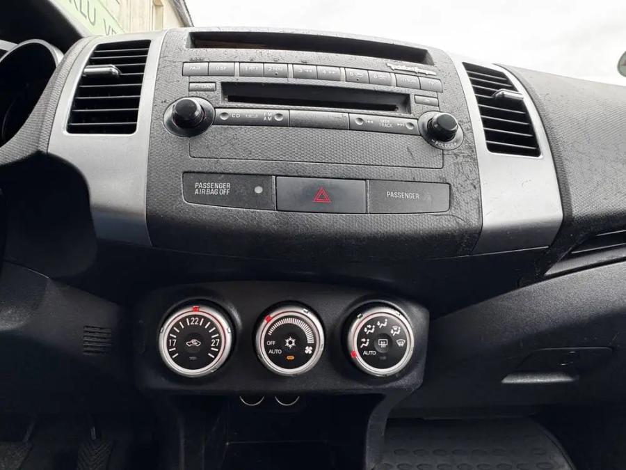 Grey Mitsubishi Outlander 2009 in Daugavpils, with an engine capacity of 2.20 L and mileage of 253 thousand km for 4300 €, photo 22 on AUTOMOTO.COM.LV