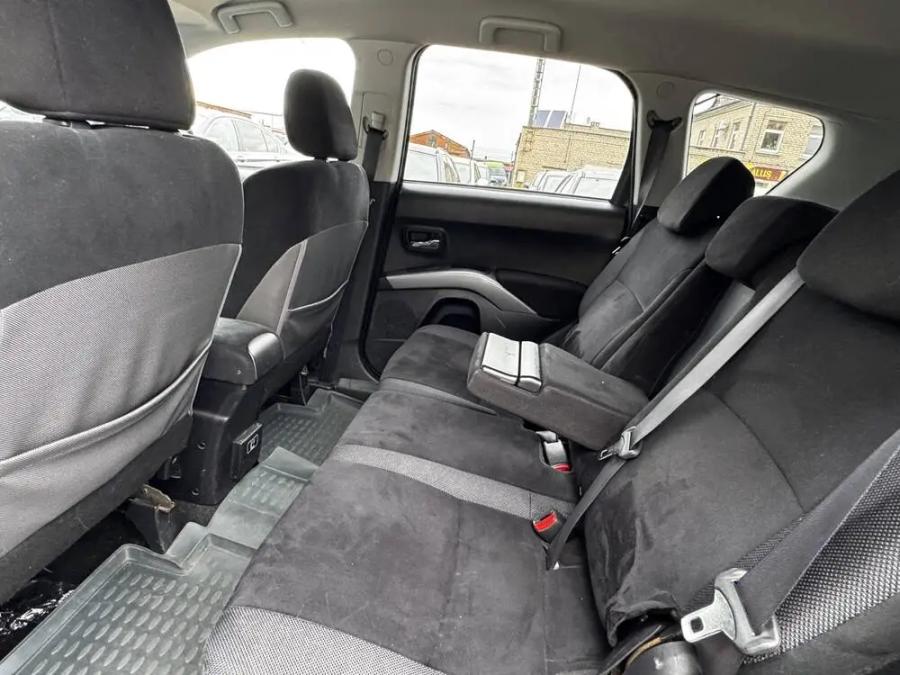 Grey Mitsubishi Outlander 2009 in Daugavpils, with an engine capacity of 2.20 L and mileage of 253 thousand km for 4300 €, photo 27 on AUTOMOTO.COM.LV