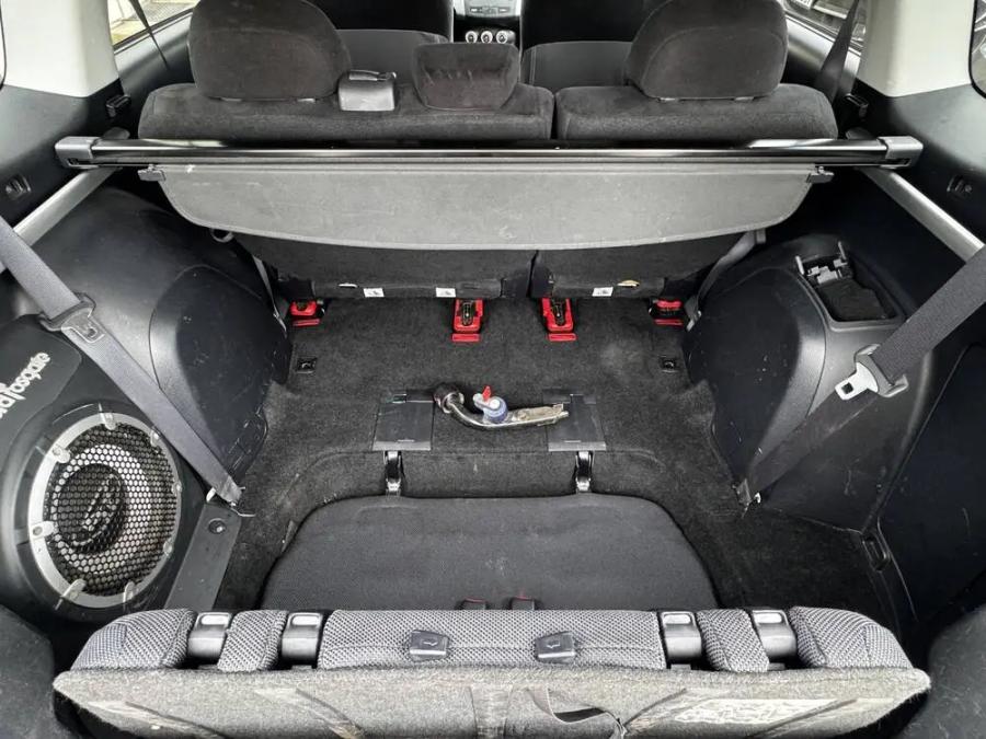 Grey Mitsubishi Outlander 2009 in Daugavpils, with an engine capacity of 2.20 L and mileage of 253 thousand km for 4300 €, photo 28 on AUTOMOTO.COM.LV