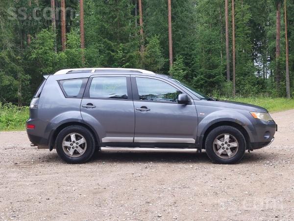 Pelēks Mitsubishi Outlander 2009 Talsi, ar dzinēja tilpumu 2.00 L un nobraukumu 405 tūkst. km par 1950 €, foto 2 vietnē AUTOMOTO.COM.LV