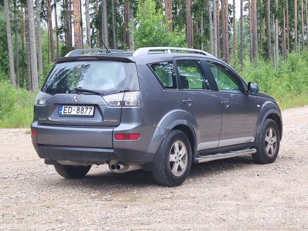 Pelēks Mitsubishi Outlander 2009 Talsi, ar dzinēja tilpumu 2.00 L un nobraukumu 405 tūkst. km par 1950 €, foto 3 vietnē AUTOMOTO.COM.LV